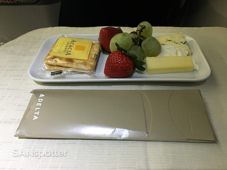 Delta Air Lines 767-300 business class (Delta One) New York to Los ...