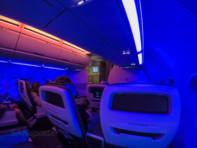 Hawaiian Airlines A321neo first class review: brown leather and hot ...