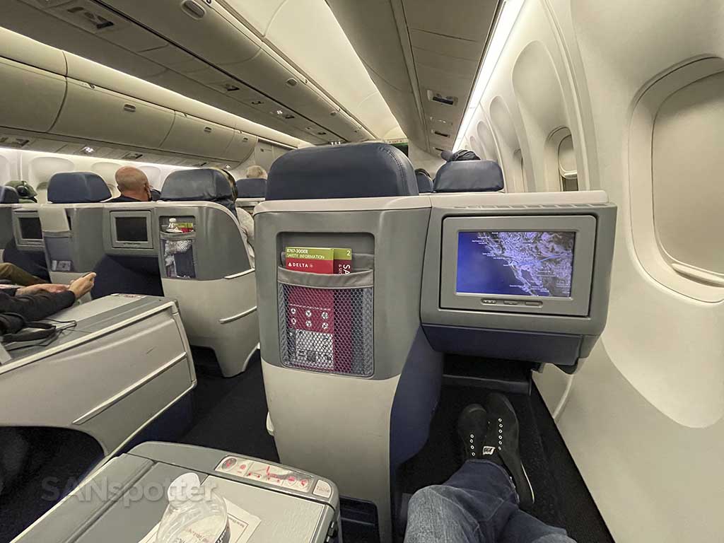 Delta 767 300 First Class Review Old Seats Bad Food Friendly Service