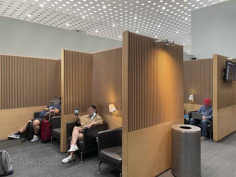 Aeromexico Lounge Mexico City (T2): Good for drinks, not much else ...