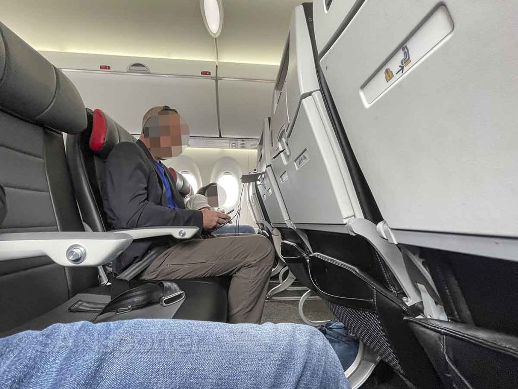 The Breeze Airways A220-300 “Nicer” seat is a killer value IMHO – SANspotter
