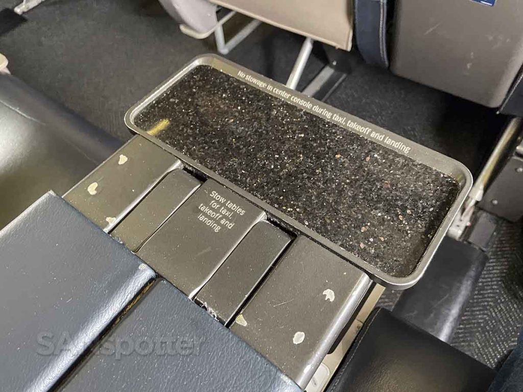 United 737-700 first class is basically the same ‘ol same ‘ol – SANspotter