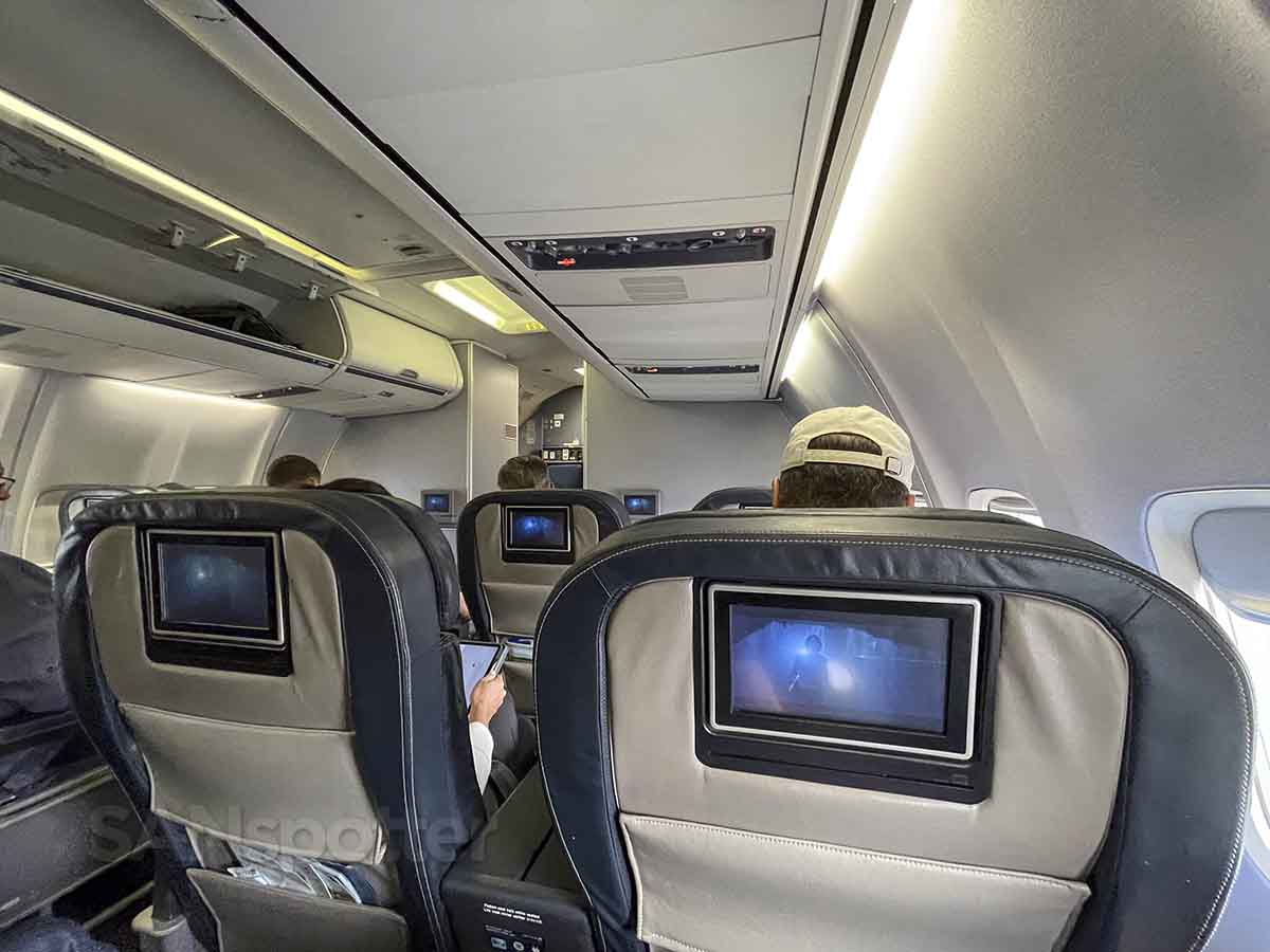 United 737 700 First Class Is Basically The Same ol Same ol SANspotter