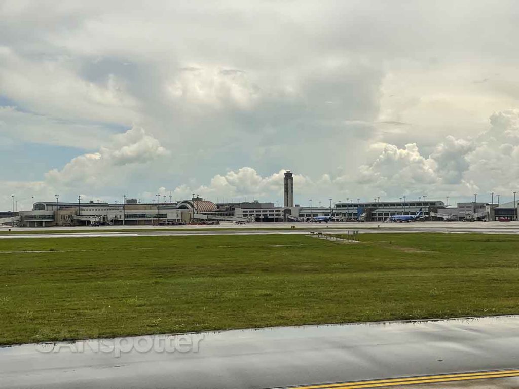 United 737-700 first class is basically the same ‘ol same ‘ol – SANspotter