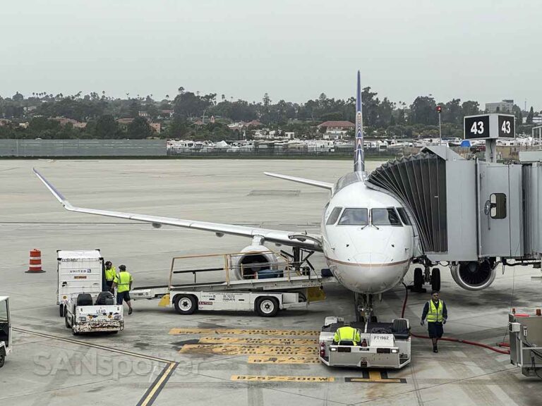 United Embraer 175 first class is fairly tolerable in small doses ...