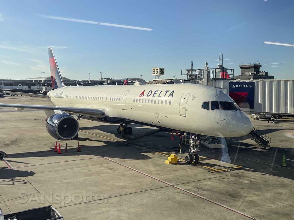Everything you can (and cannot) expect in Delta 757-200 Comfort Plus ...
