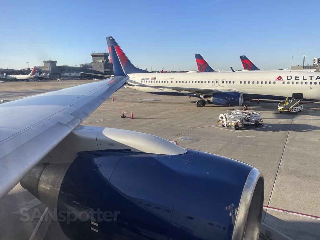 Everything you can (and cannot) expect in Delta 757-200 Comfort Plus ...