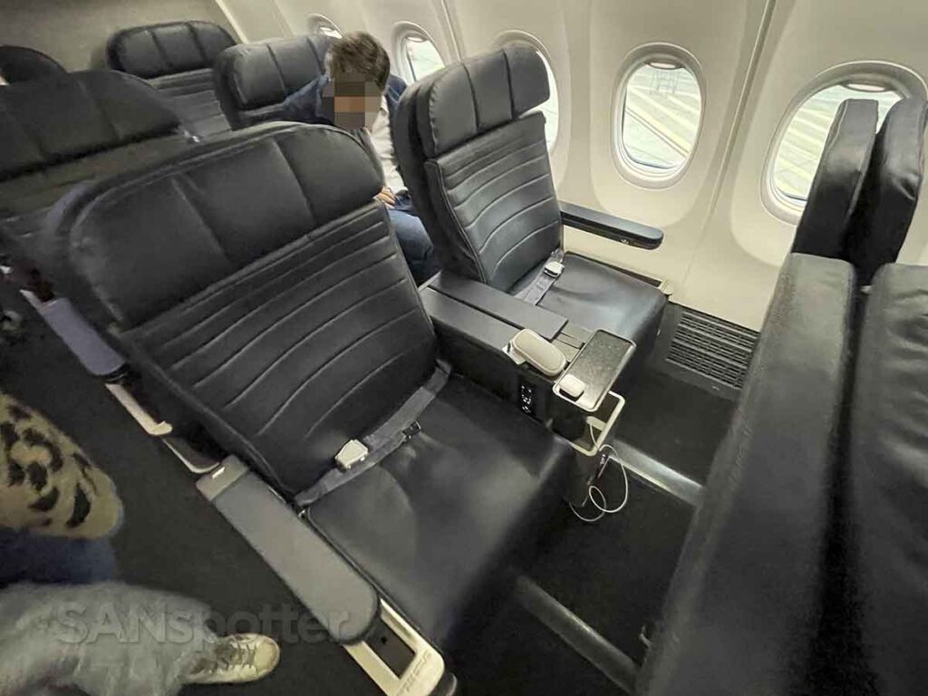 United 737 MAX 9 first class: better than most, worse than a few ...