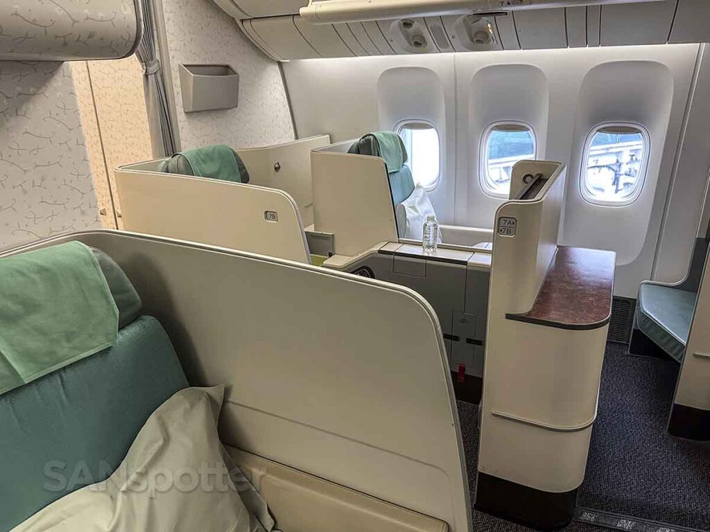 Korean Air 777-300ER business class feels a lot better than it looks ...