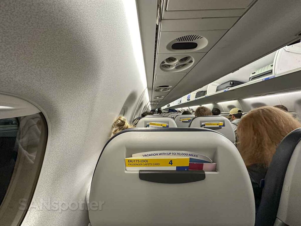 United Embraer 175 Economy review (it actually didn’t hurt that bad ...