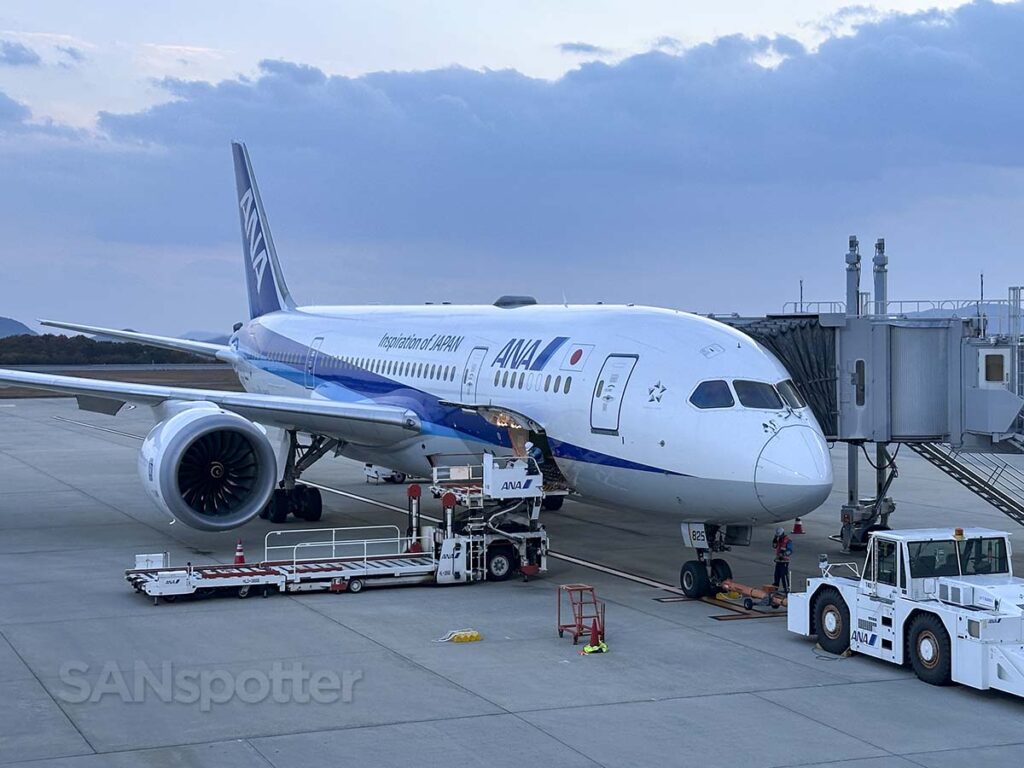 ANA 787 domestic economy review: choose your seat wisely! – SANspotter