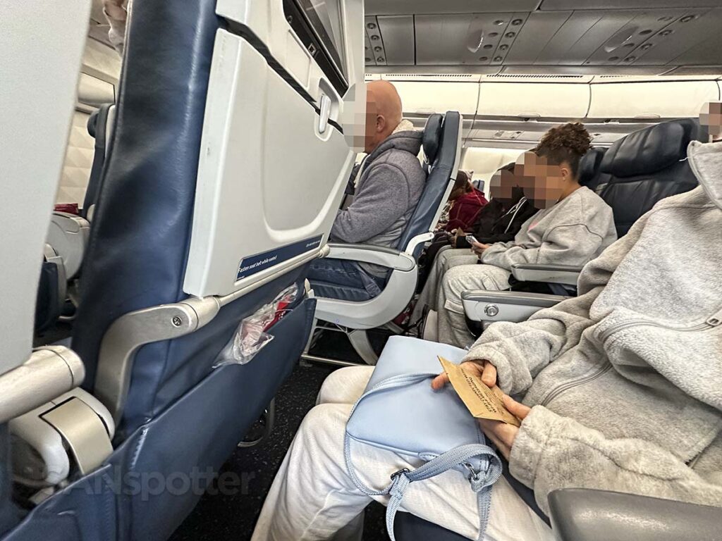 Delta A330-200 economy review (she’s a pretty good ride) – SANspotter