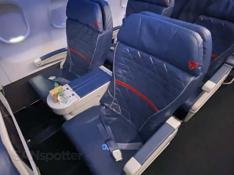 Delta A320 first class review: a disgustingly consistent premium cabin ...
