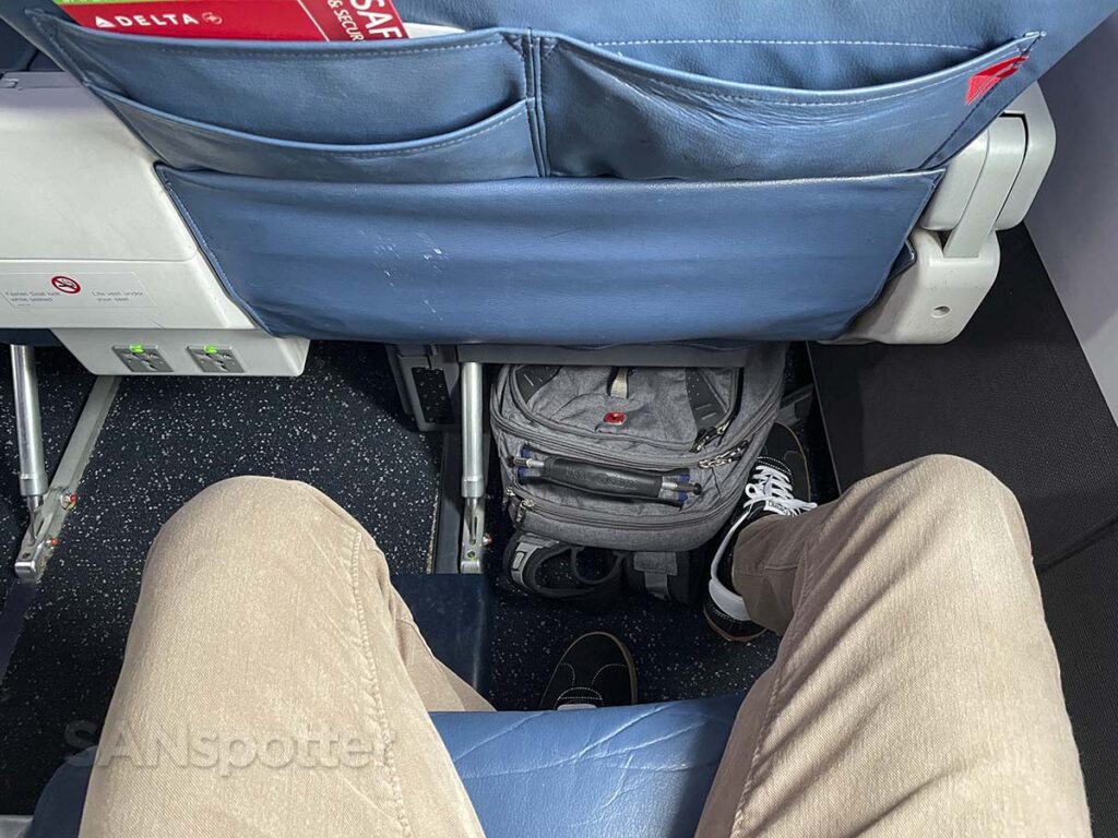 Delta A320 first class review: a disgustingly consistent premium cabin ...