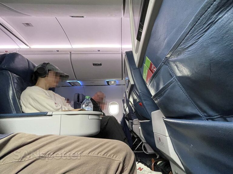 Delta A320 first class review: a disgustingly consistent premium cabin ...