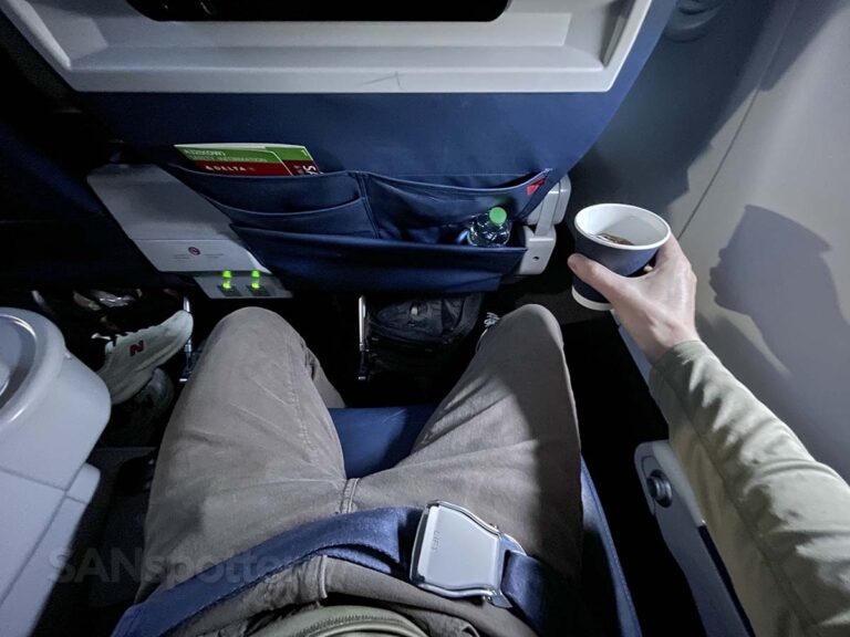 Delta A320 first class review: a disgustingly consistent premium cabin ...