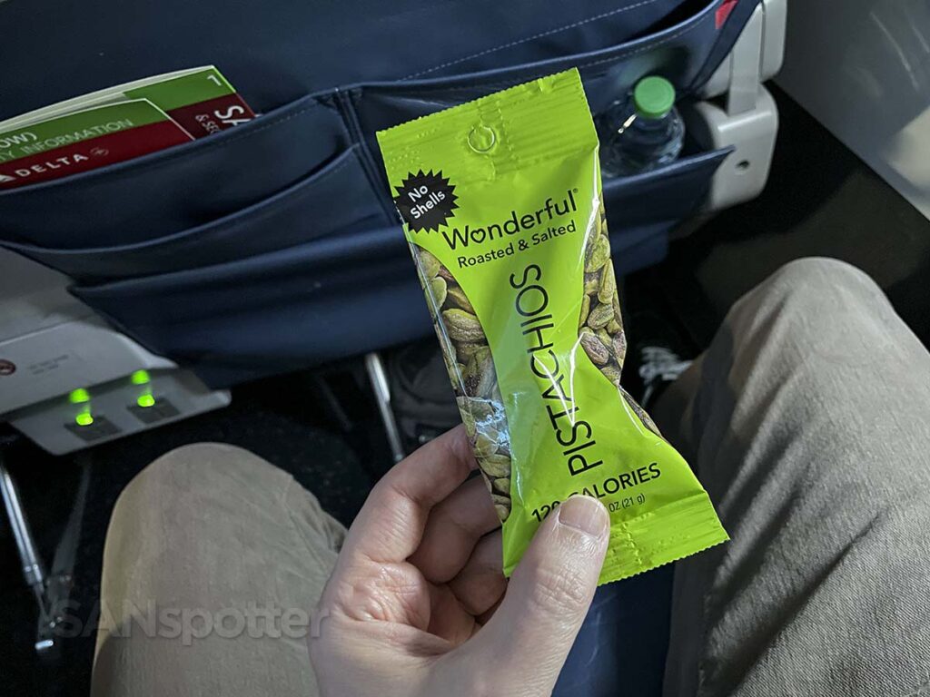 Delta A320 first class review: a disgustingly consistent premium cabin ...